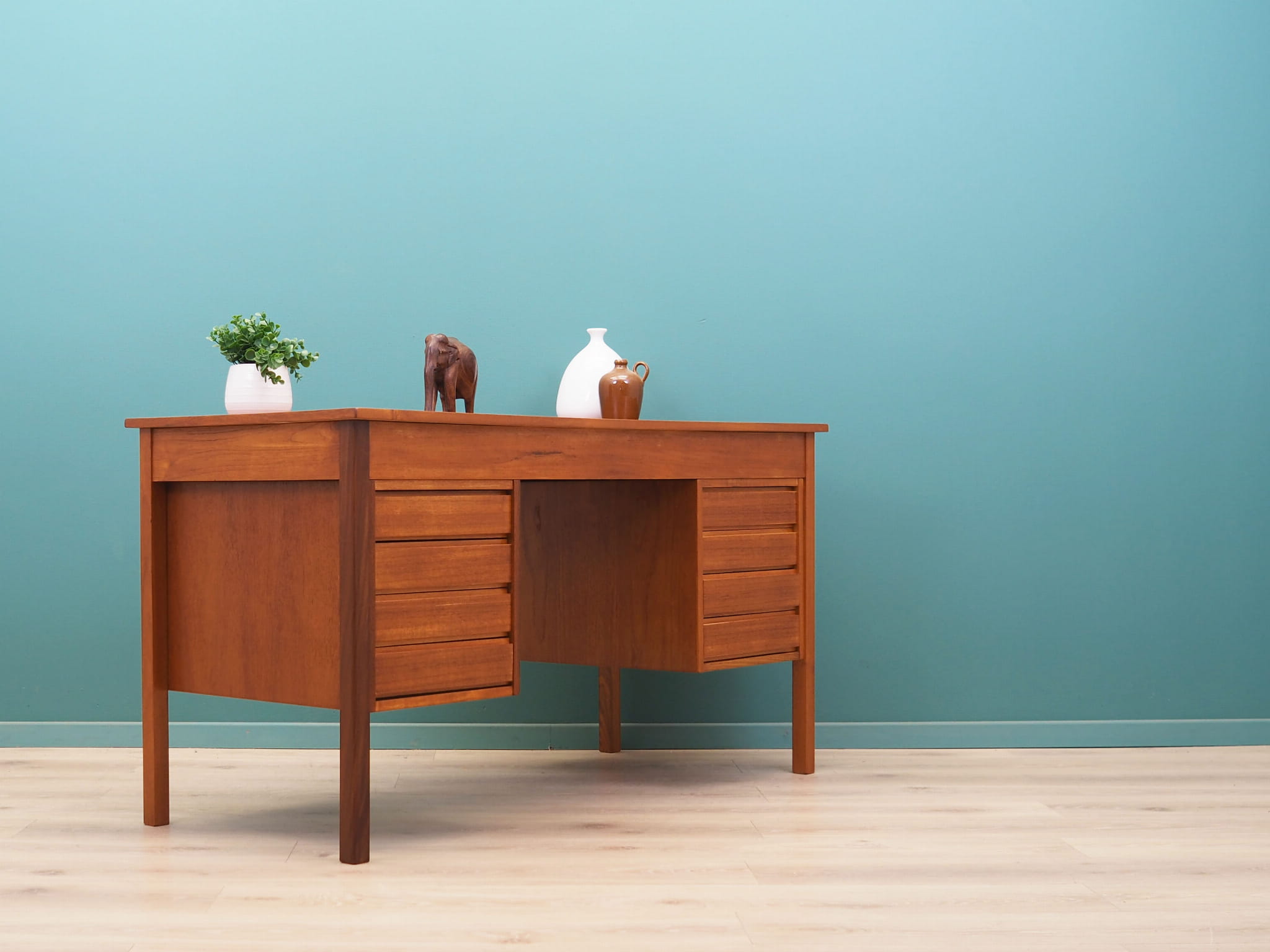 Vintage Schreibtisch Teakholz Braun 1970er Jahre | Nuko.Design | COCOLI