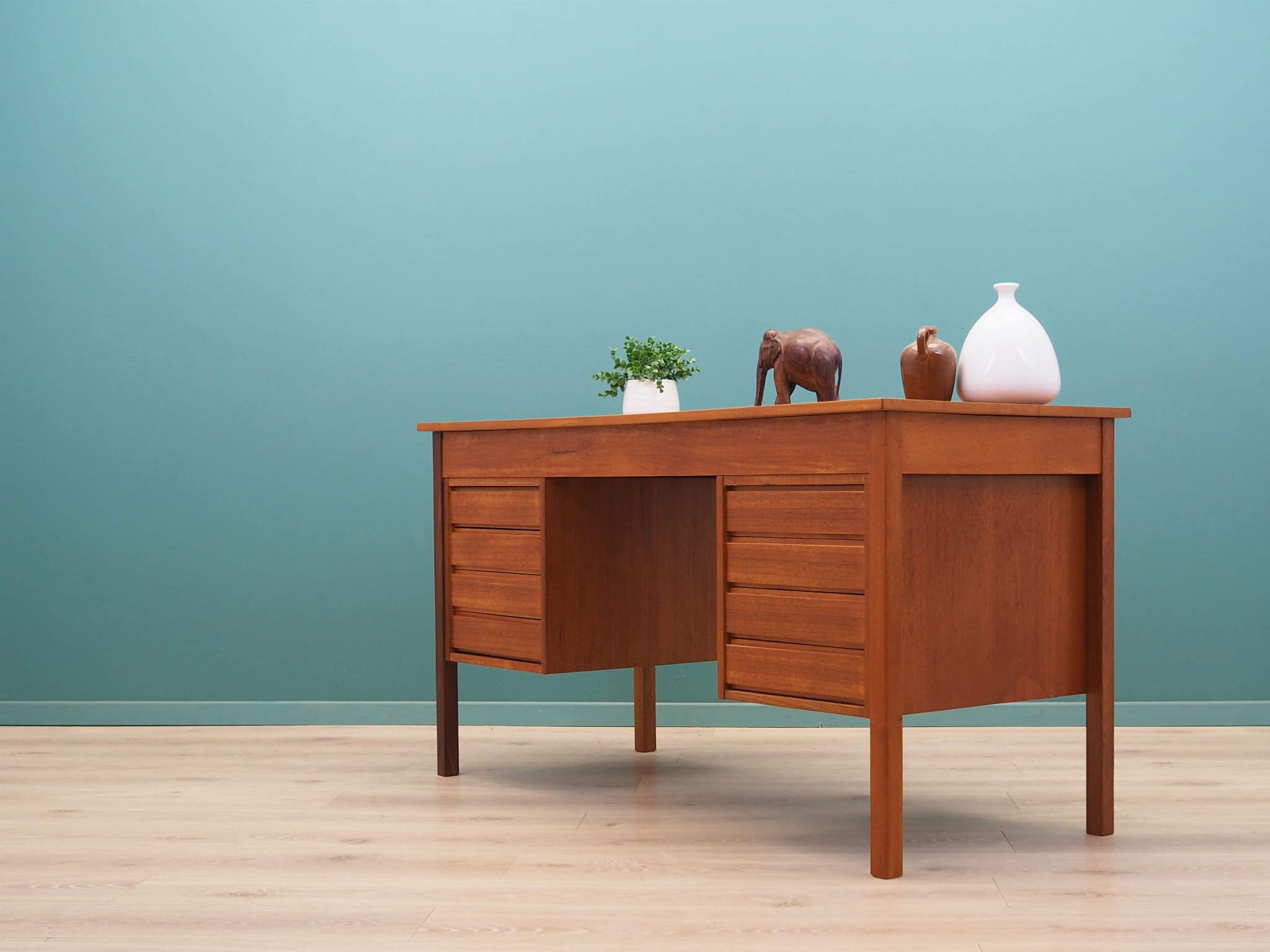 Vintage Schreibtisch Teakholz Braun 1970er Jahre | Nuko.Design | COCOLI