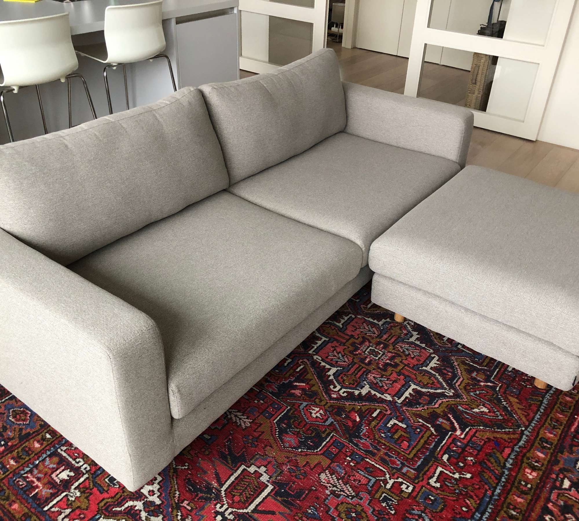 Douglas Sofa 2-Sitzer inkl. Hocker Holz Stoff Beige | SOFACOMPANY | COCOLI