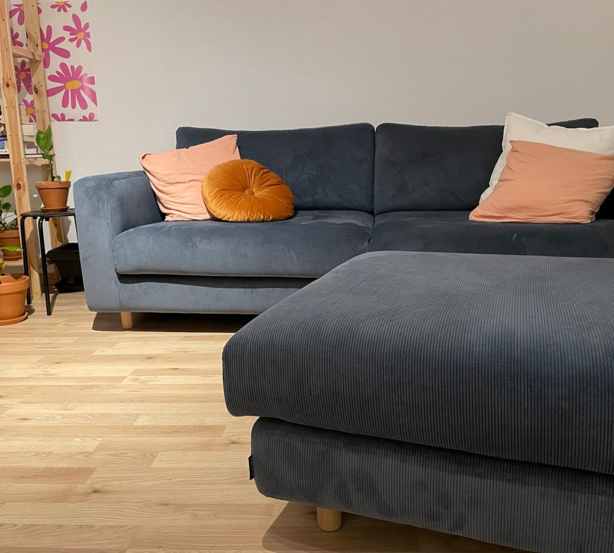Douglas Sofa 3-Sitzer und Hocker Sorrento Steel Blue | SOFACOMPANY | COCOLI