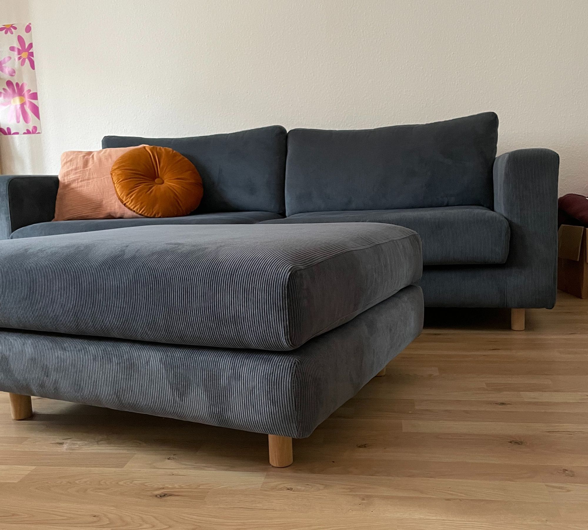 Douglas Sofa 3-Sitzer und Hocker Sorrento Steel Blue | SOFACOMPANY | COCOLI