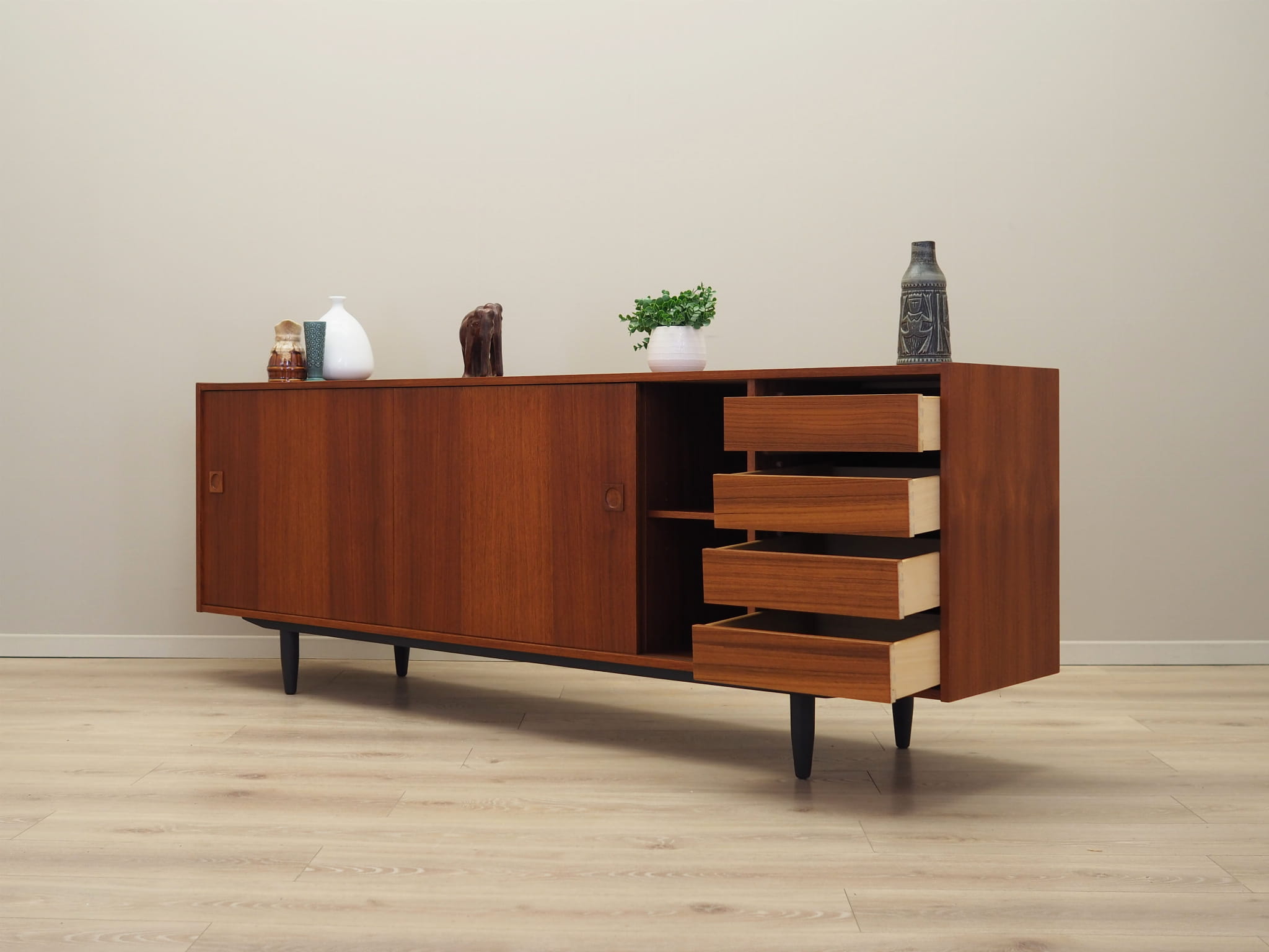 Vintage Sideboard Teakholz Braun 1970er Jahre | Nuko.Design | COCOLI