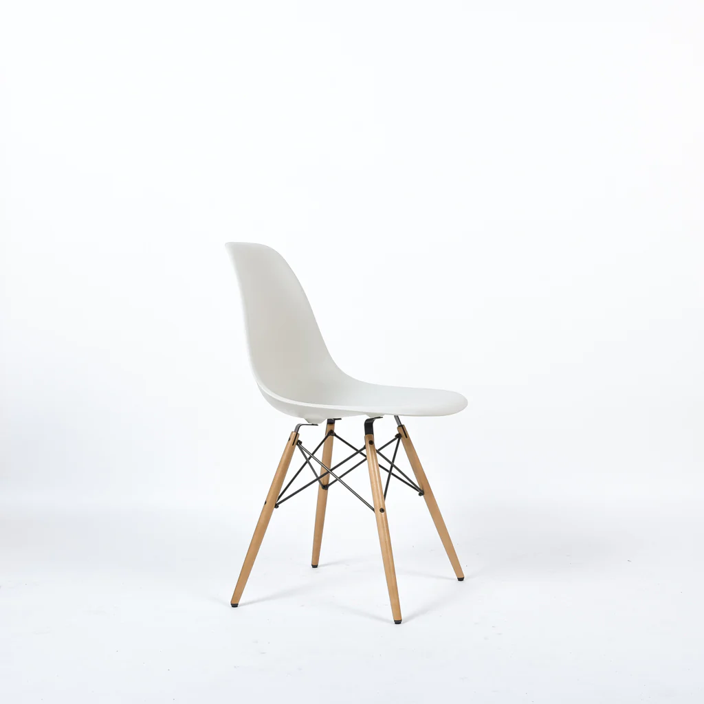 Eames Plastic Side Chair DSW Schwarz | Vitra | COCOLI