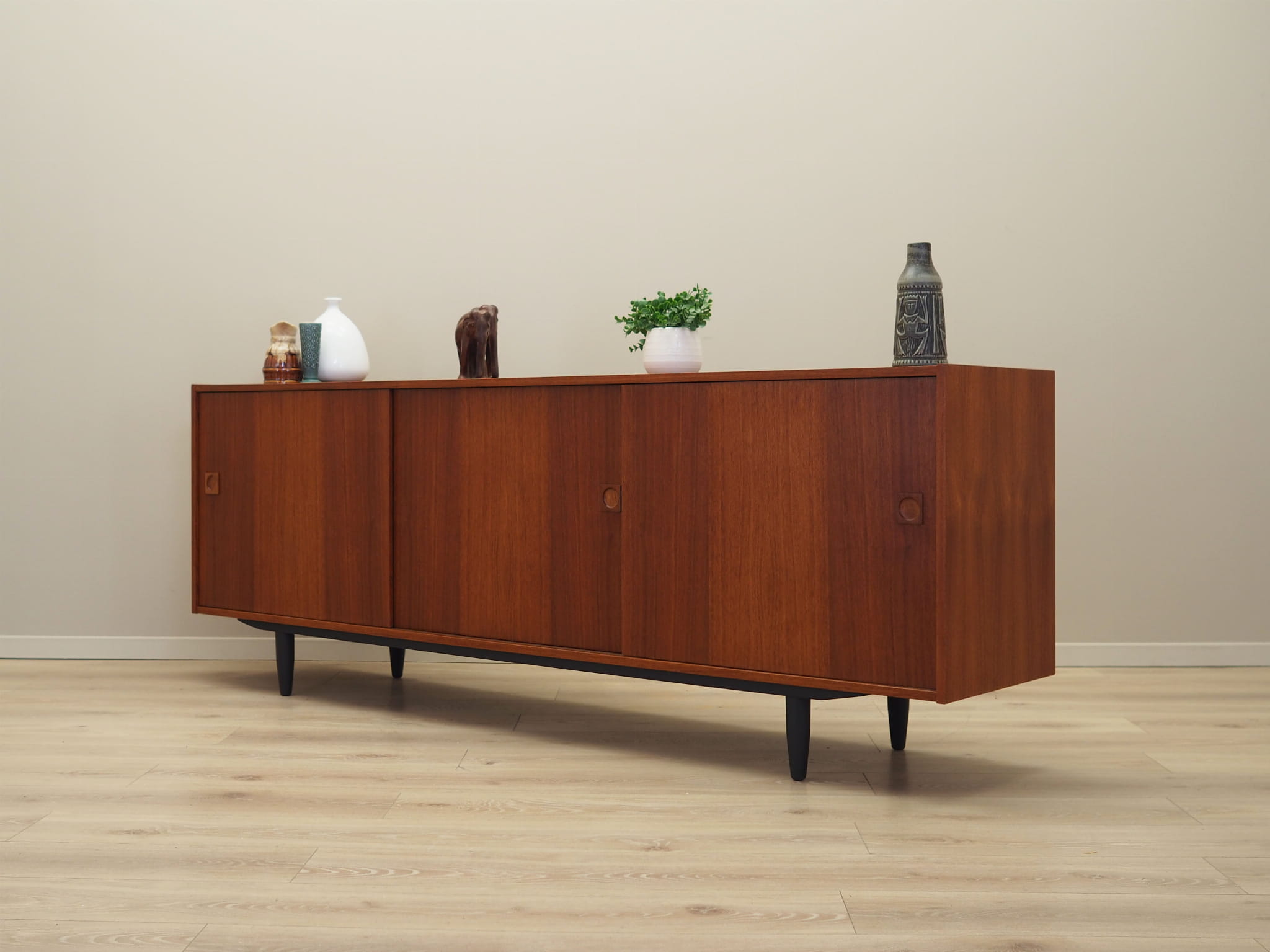 Vintage Sideboard Teakholz Braun 1970er Jahre | Nuko.Design | COCOLI